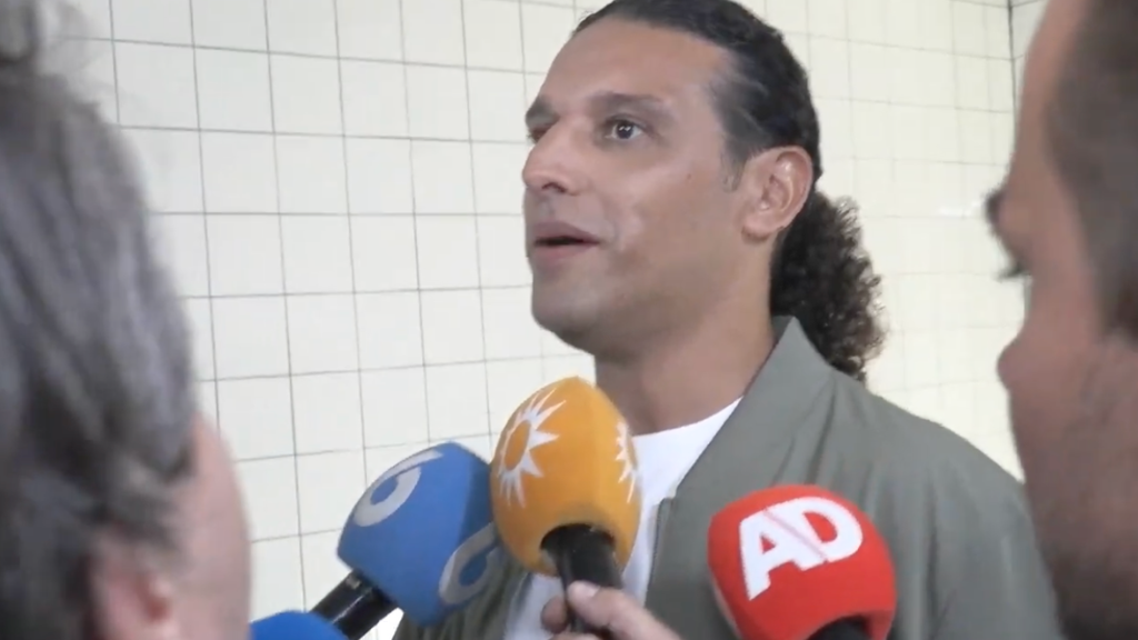 Dit zou Ali B doen om geld te verdienen en mensen reageren verbaasd